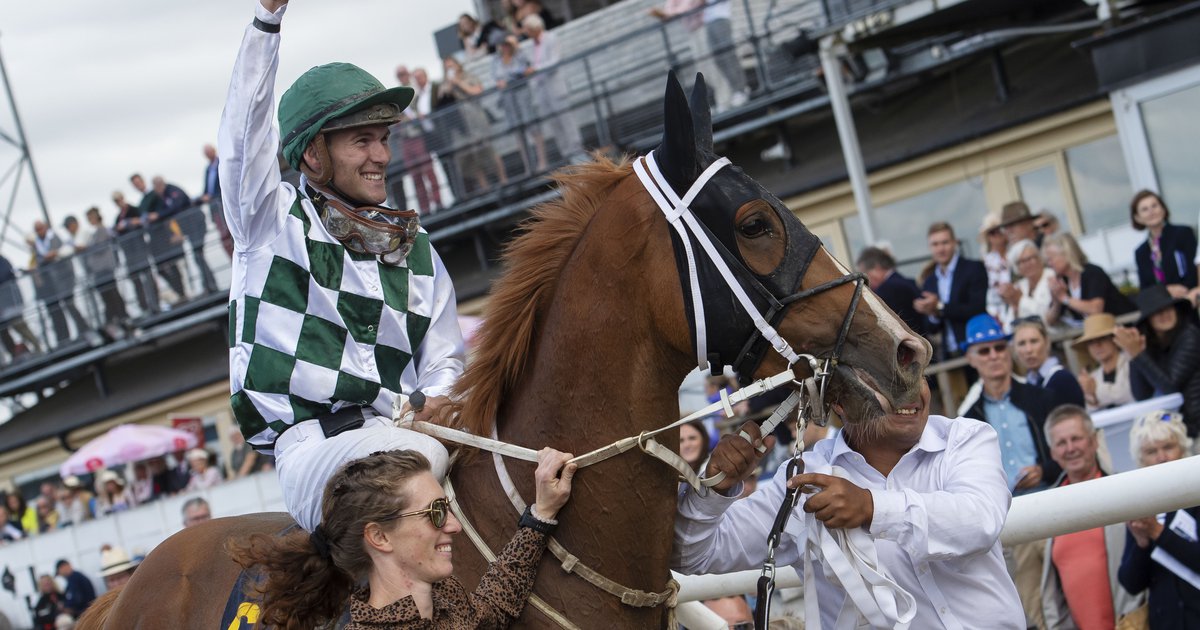 Oliver Wilson hyllas för totalsegern i Tandari Classic - Svensk Galopp