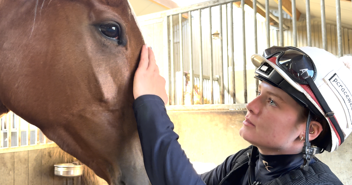 Video: Bakom kulisserna med Little Arabella inför Bloomers' Vase ...